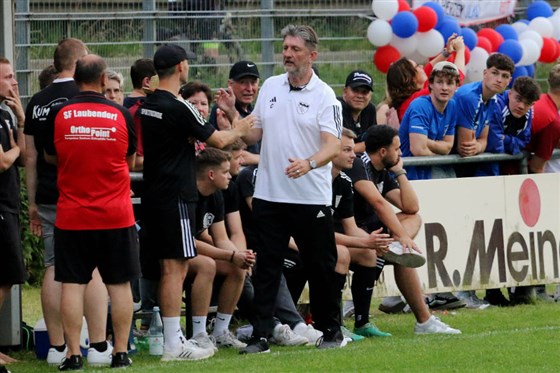 Kreisliga-Relegation, 2. Runde: Schalkhausen feiert, Laubis neben der ...